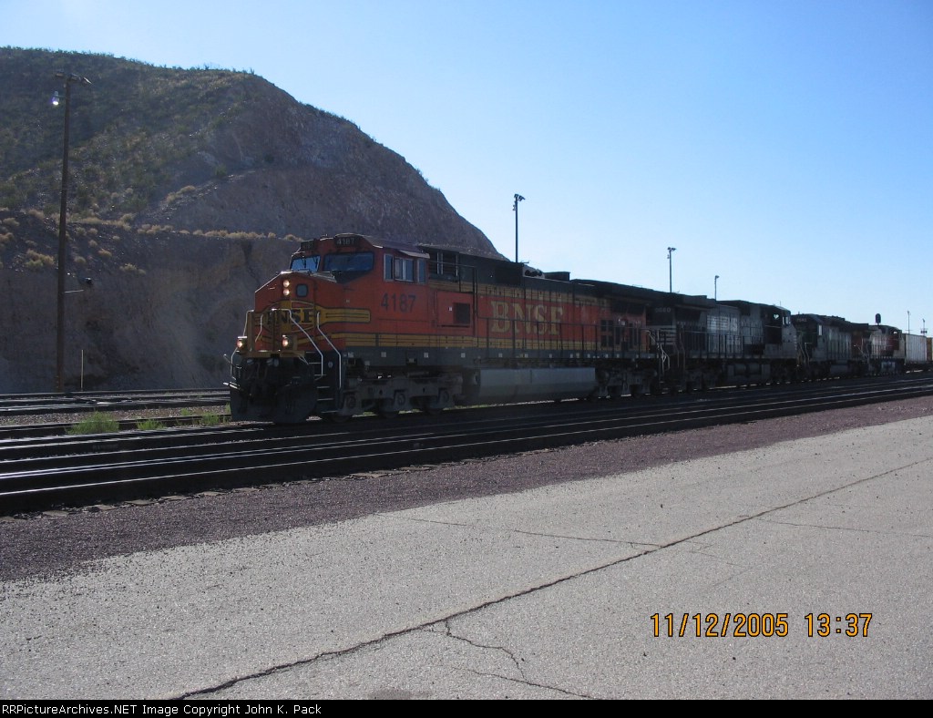 BNSF 4187